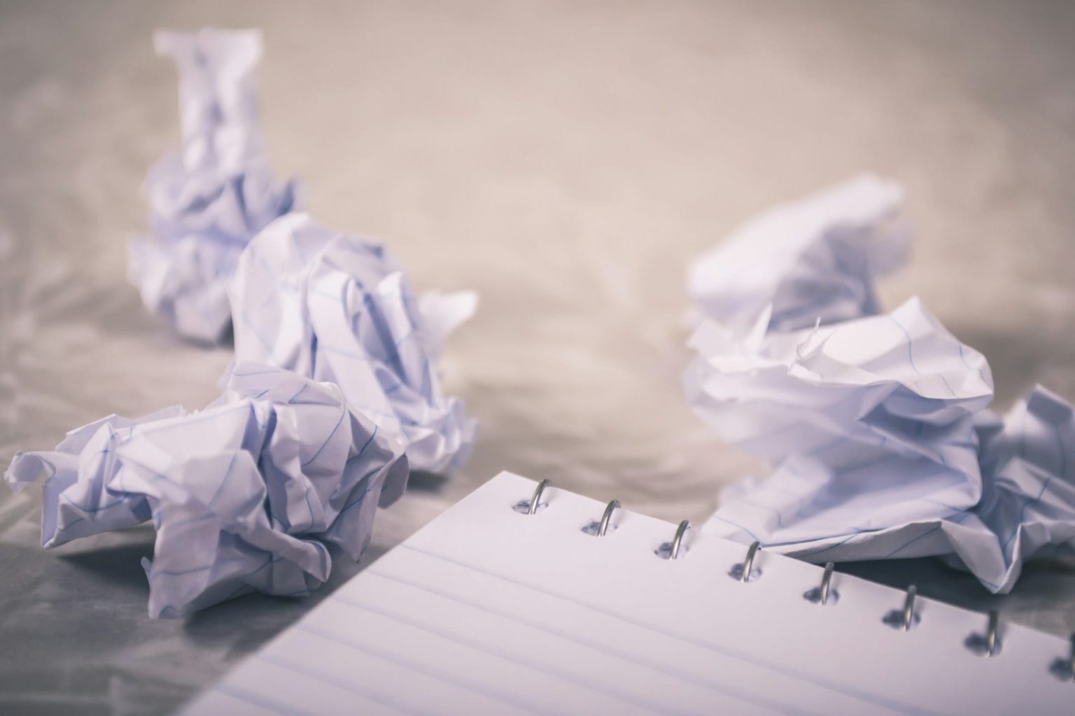 How to ask a question in an essay (with tips and examples)